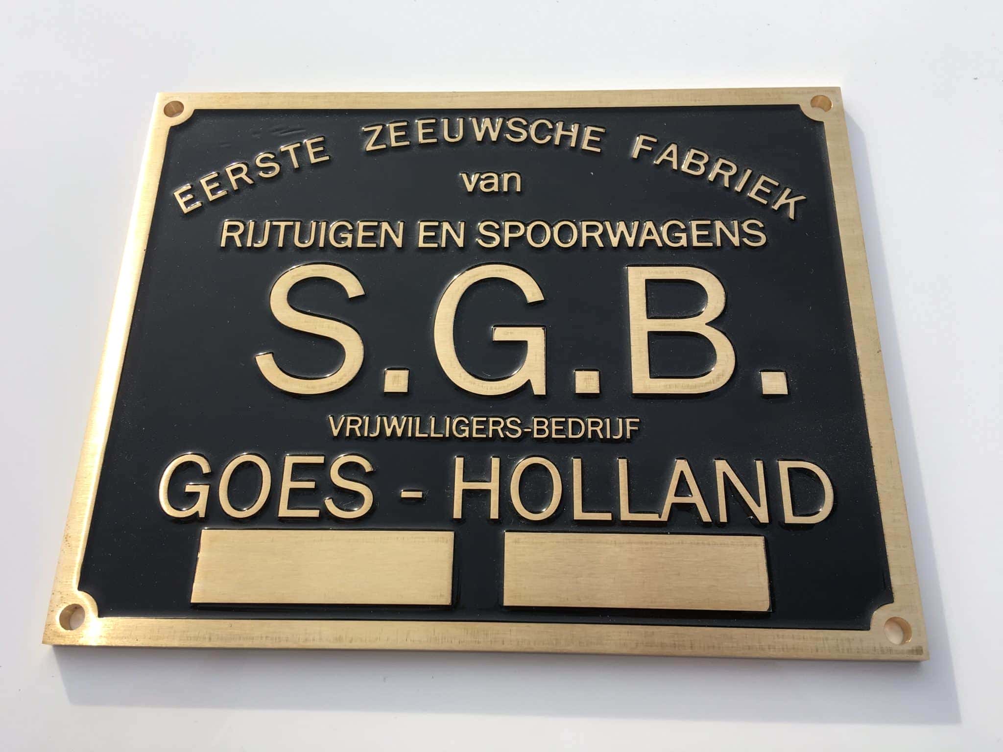 Typeplaat graveren | Machines | Zakelijke toepassingen | Op maat