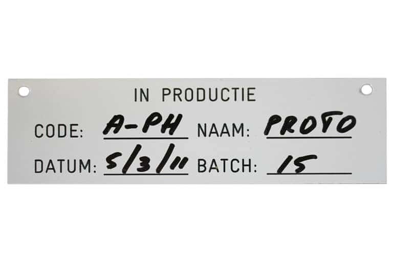 Resopal graveren | Grote hoeveelheden snel geleverd | Gravure85